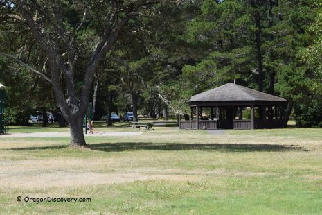 Gorgeous Coastal Eel Lake - William M. Tugman State Park - Oregon Discovery