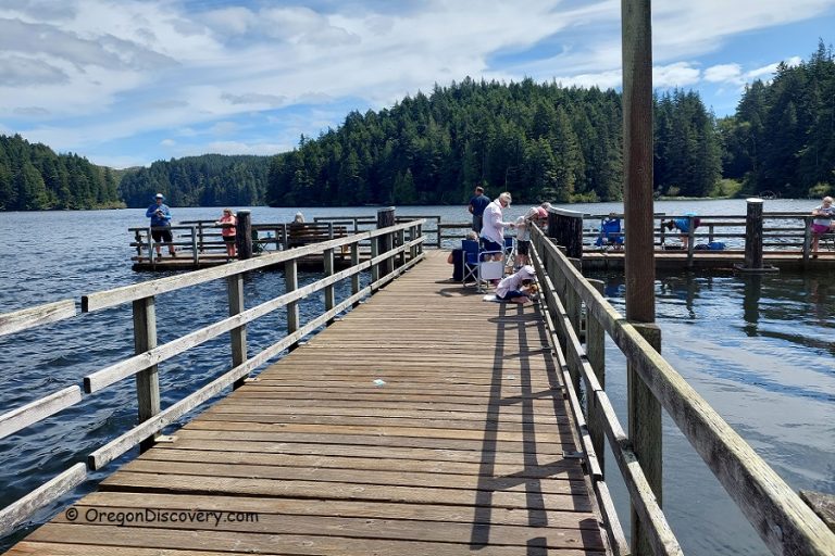 Gorgeous Coastal Eel Lake - William M. Tugman State Park - Oregon Discovery