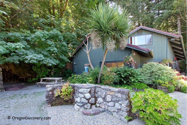 Prehistoric Gardens – Dinosaur Park in the Oregon Rainforest near Port ...