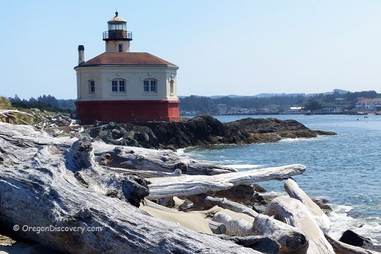 Coquille River Lighthouse - A Historic Landmark in Bandon - Oregon ...