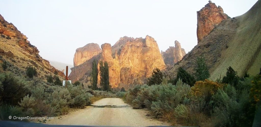 Leslie Gulch - Driving Between Honeycombed Rock Cliffs! - Oregon Discovery